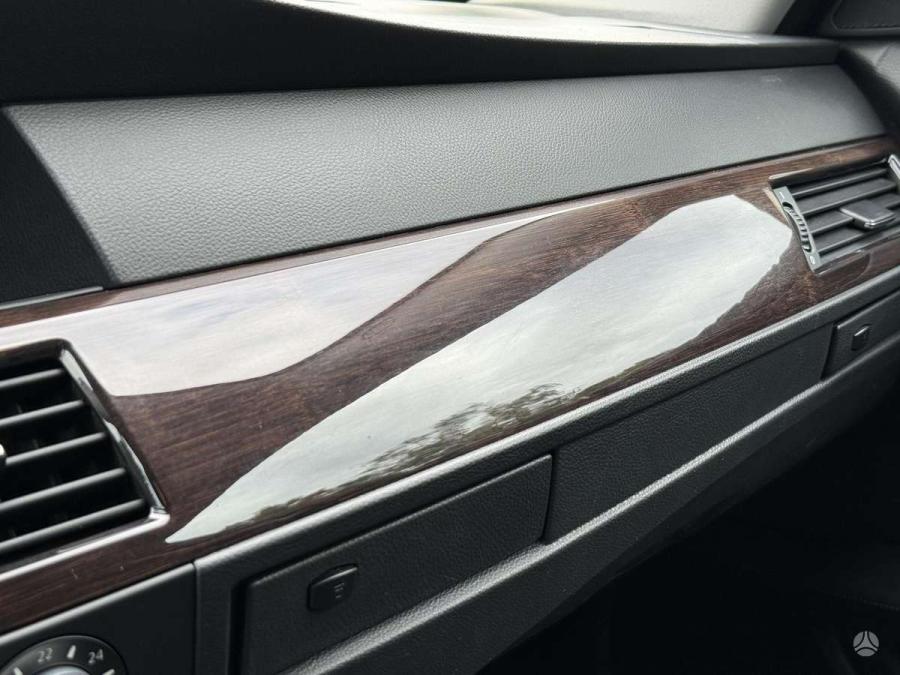 Melns BMW 530 2009 Prienai, ar dzinēja tilpumu 2.99 L un nobraukumu 380 tūkst. km par 4950 €, foto 45 vietnē AUTOMOTO.COM.LV