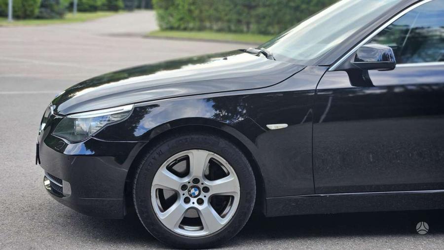 Melns BMW 530 2009 Elektrėnai, ar dzinēja tilpumu 2.99 L un nobraukumu 277 tūkst. km par 5350 €, foto 13 vietnē AUTOMOTO.COM.LV