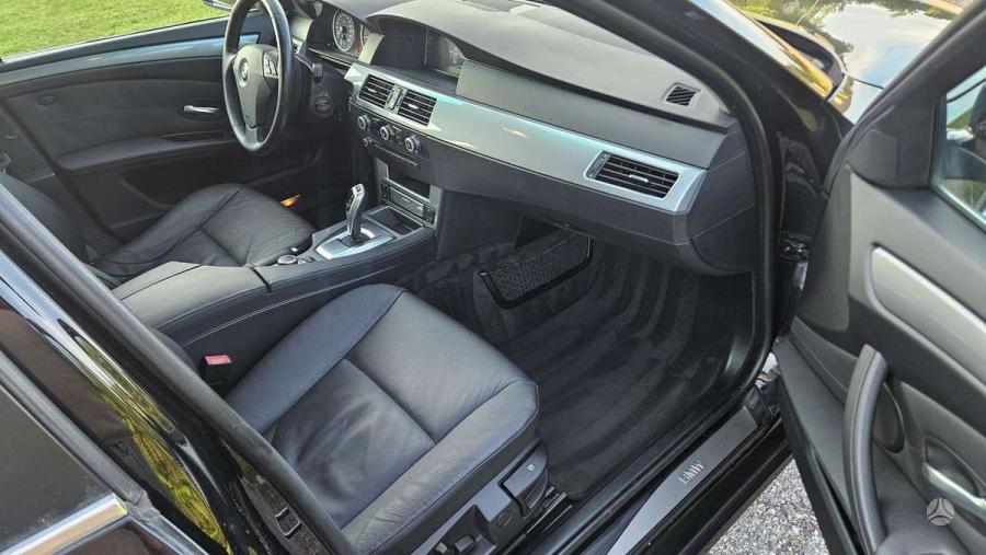 Melns BMW 530 2009 Elektrėnai, ar dzinēja tilpumu 2.99 L un nobraukumu 277 tūkst. km par 5350 €, foto 20 vietnē AUTOMOTO.COM.LV
