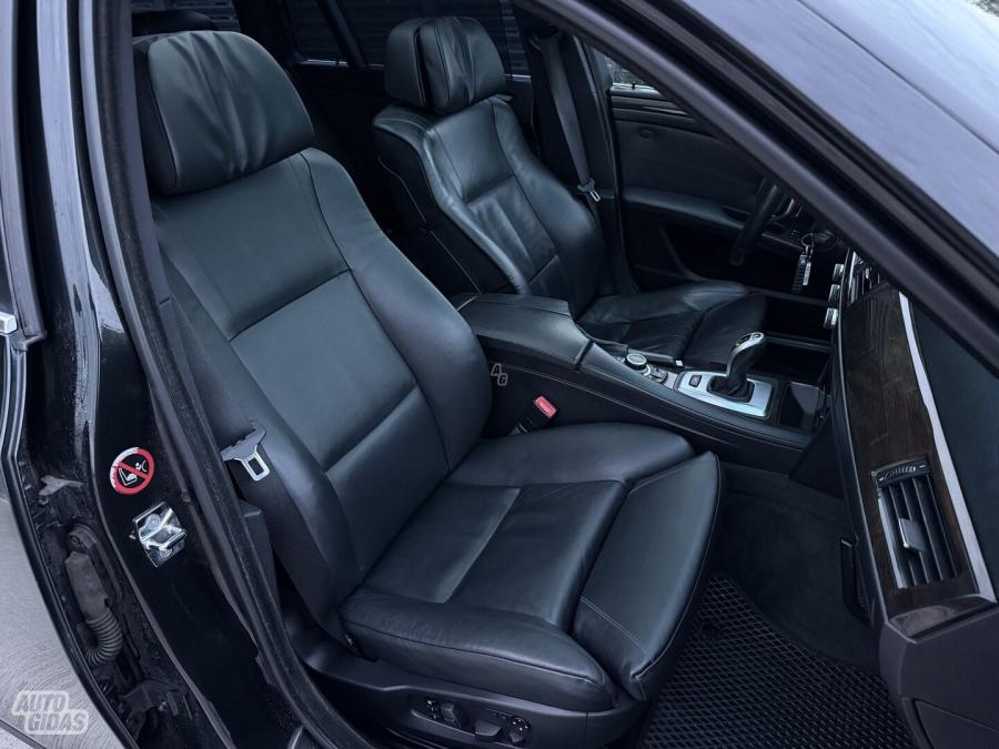 Melns BMW 530 2009 Viļņa, ar dzinēja tilpumu 3.00 L un nobraukumu 349 tūkst. km par 4999 €, foto 12 vietnē AUTOMOTO.COM.LV