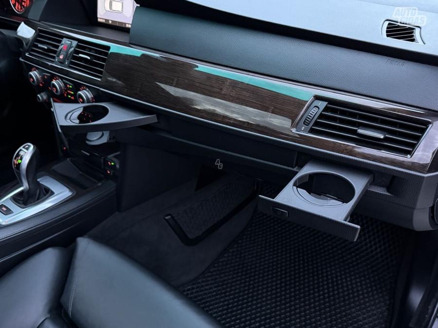 Melns BMW 530 2009 Viļņa, ar dzinēja tilpumu 3.00 L un nobraukumu 349 tūkst. km par 4999 €, foto 20 vietnē AUTOMOTO.COM.LV
