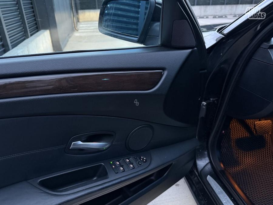 Melns BMW 530 2009 Viļņa, ar dzinēja tilpumu 3.00 L un nobraukumu 349 tūkst. km par 4999 €, foto 22 vietnē AUTOMOTO.COM.LV