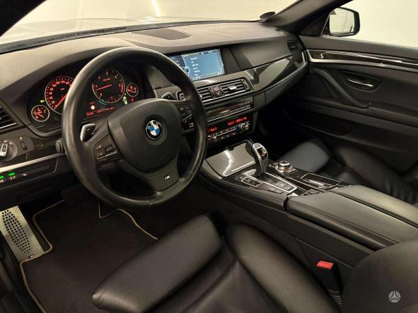 Black BMW 530 2010 in Marijampole, with an engine capacity of 2.99 L and mileage of 298 thousand km for 11500 €, photo 2 on AUTOMOTO.COM.LV