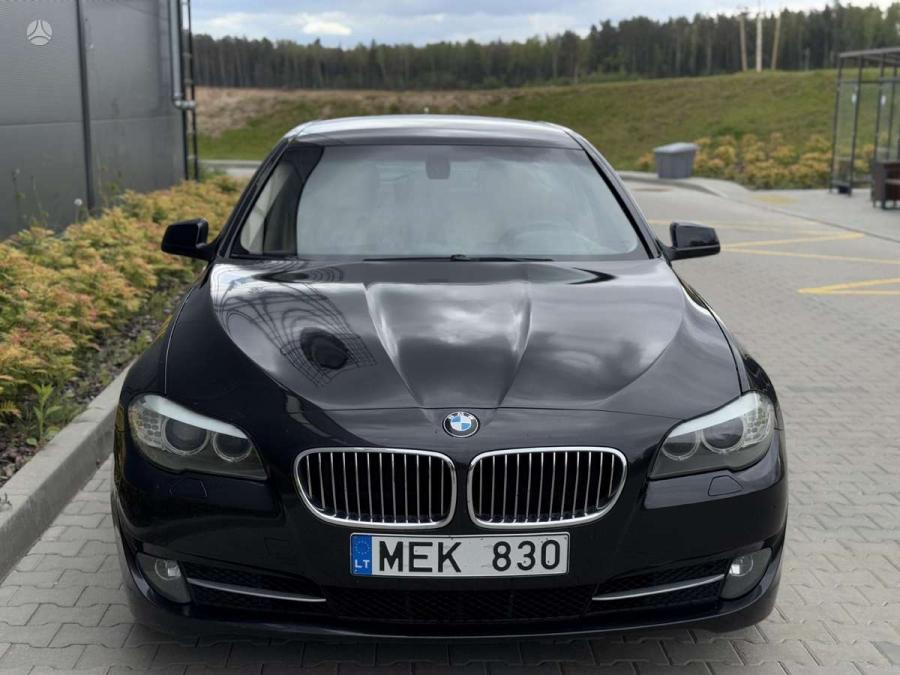 Melns BMW 530 2010 Viļņa, ar dzinēja tilpumu 2.99 L un nobraukumu 344 tūkst. km par 7900 €, foto 2 vietnē AUTOMOTO.COM.LV