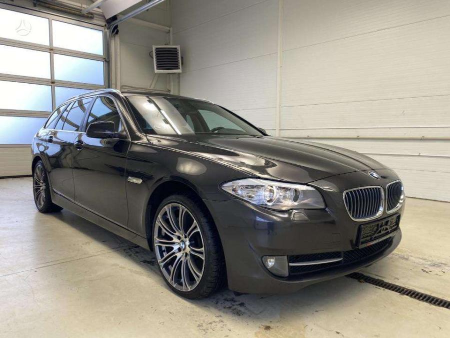 Black BMW 530 2010 in Radviliskis, with an engine capacity of 2.99 L and mileage of 0 thousand km for 7250 €, photo 2 on AUTOMOTO.COM.LV