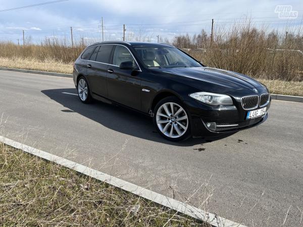 Black BMW 530 2010 in Siauliai, with an engine capacity of 3.00 L and mileage of 374 thousand km for 6900 €, photo 2 on AUTOMOTO.COM.LV