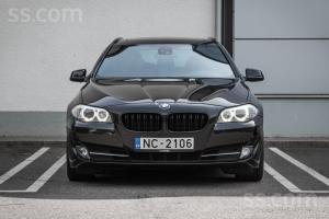 Black BMW 530 2010 in Riga, with an engine capacity of 3.00 L and mileage of 0 thousand km for 8995 €, photo 3 on AUTOMOTO.COM.LV