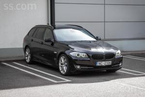 Black BMW 530 2010 in Riga, with an engine capacity of 3.00 L and mileage of 0 thousand km for 8995 €, photo 4 on AUTOMOTO.COM.LV