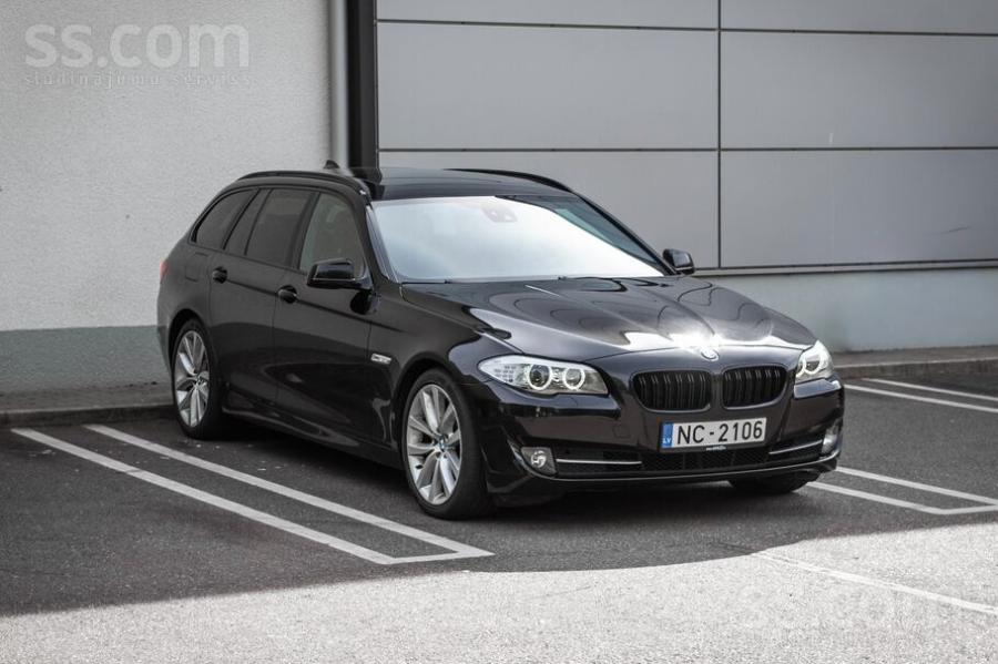 Black BMW 530 2010 in Riga, with an engine capacity of 3.00 L and mileage of 0 thousand km for 8995 €, photo 4 on AUTOMOTO.COM.LV