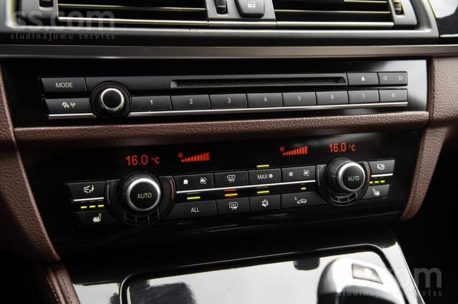 Black BMW 530 2010 in Riga, with an engine capacity of 3.00 L and mileage of 0 thousand km for 8995 €, photo 24 on AUTOMOTO.COM.LV