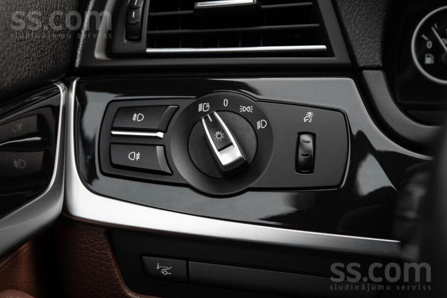 Black BMW 530 2010 in Riga, with an engine capacity of 3.00 L and mileage of 0 thousand km for 8995 €, photo 29 on AUTOMOTO.COM.LV