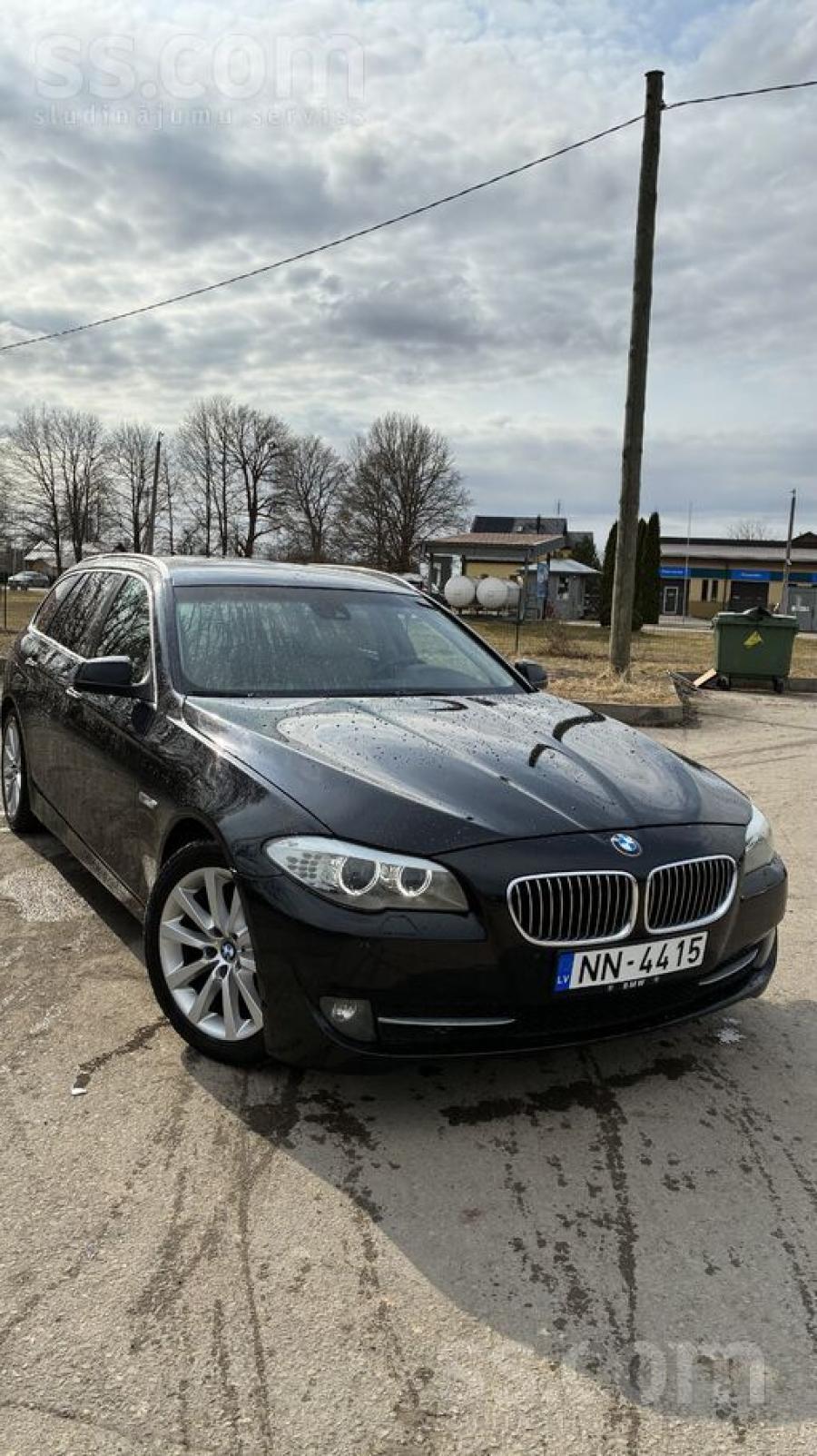Black BMW 530 2010 in Riga, with an engine capacity of 3.00 L and mileage of 284 thousand km for 9270 €, photo 1 on AUTOMOTO.COM.LV