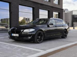 Melns BMW 530 2010 Rīga, ar dzinēja tilpumu 3.00 L un nobraukumu 325 tūkst. km par 9900 €, foto  vietnē AUTOMOTO.COM.LV