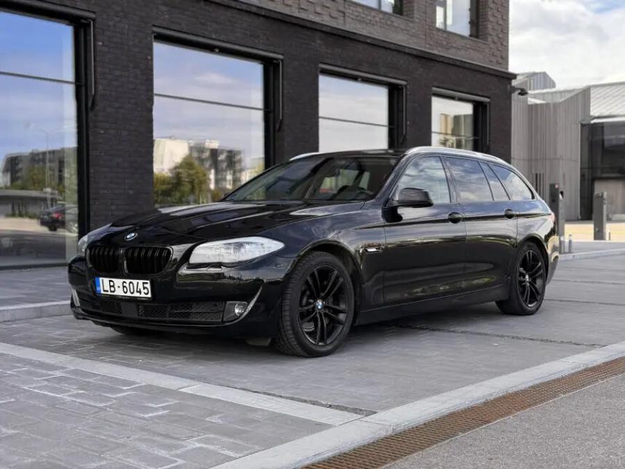Black BMW 530 2010 in Riga, with an engine capacity of 3.00 L and mileage of 325 thousand km for 9900 €, photo 1 on AUTOMOTO.COM.LV