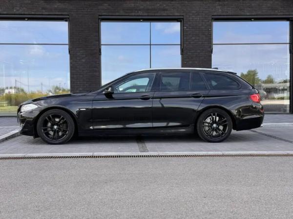 Black BMW 530 2010 in Riga, with an engine capacity of 3.00 L and mileage of 325 thousand km for 9900 €, photo 3 on AUTOMOTO.COM.LV