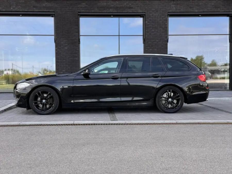 Black BMW 530 2010 in Riga, with an engine capacity of 3.00 L and mileage of 325 thousand km for 9900 €, photo 4 on AUTOMOTO.COM.LV