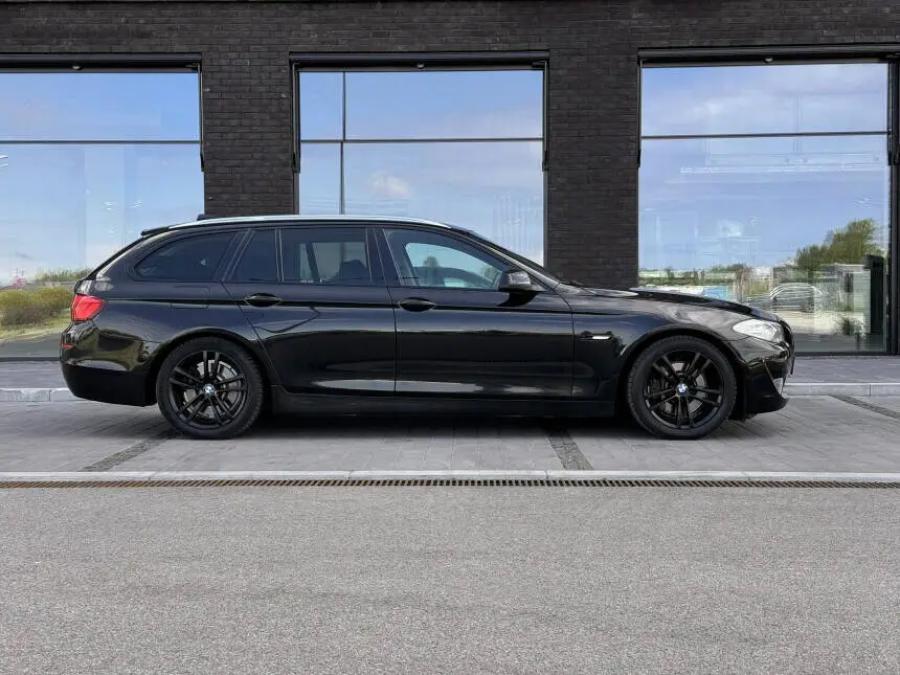 Black BMW 530 2010 in Riga, with an engine capacity of 3.00 L and mileage of 325 thousand km for 9900 €, photo 5 on AUTOMOTO.COM.LV