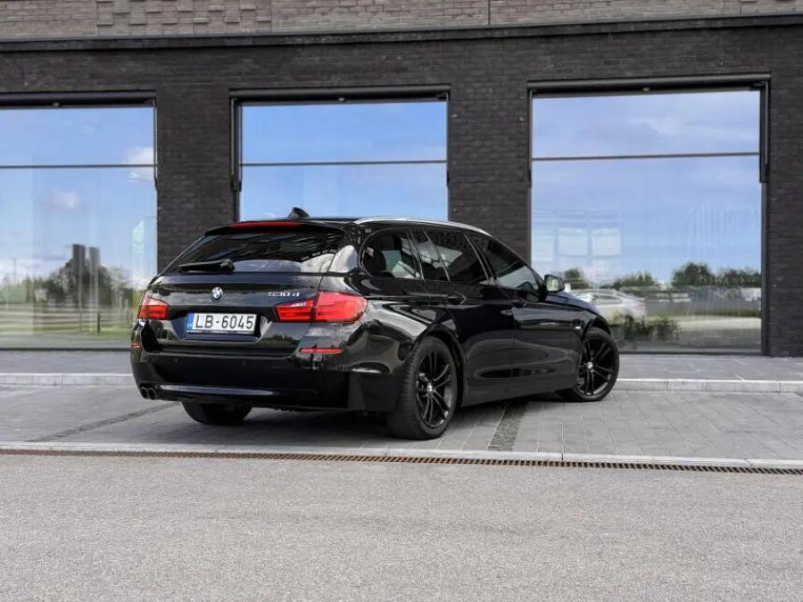 Black BMW 530 2010 in Riga, with an engine capacity of 3.00 L and mileage of 325 thousand km for 9900 €, photo 6 on AUTOMOTO.COM.LV