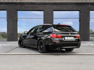 Black BMW 530 2010 in Riga, with an engine capacity of 3.00 L and mileage of 325 thousand km for 9900 €, photo 7 on AUTOMOTO.COM.LV