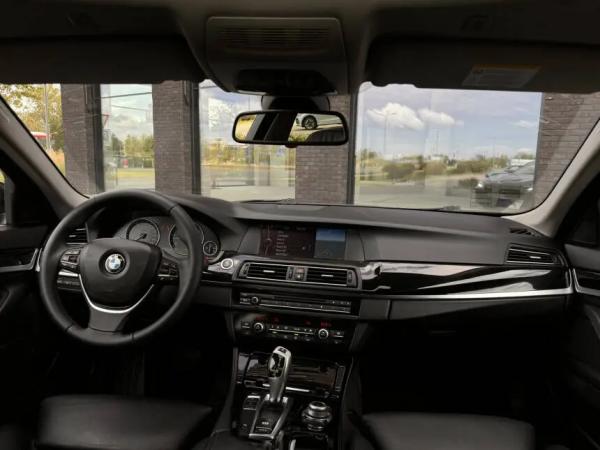 Black BMW 530 2010 in Riga, with an engine capacity of 3.00 L and mileage of 325 thousand km for 9900 €, photo 7 on AUTOMOTO.COM.LV