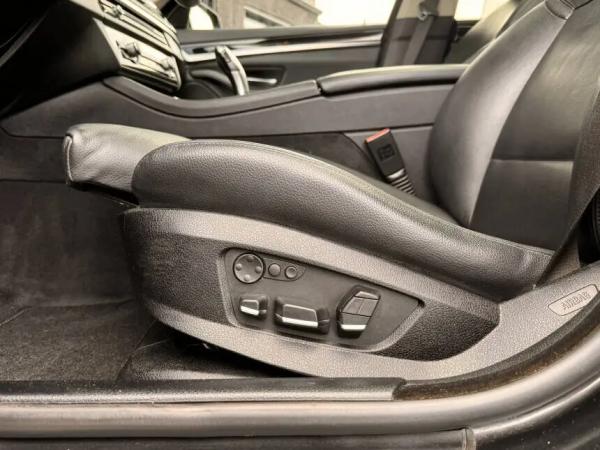 Black BMW 530 2010 in Riga, with an engine capacity of 3.00 L and mileage of 325 thousand km for 9900 €, photo 8 on AUTOMOTO.COM.LV