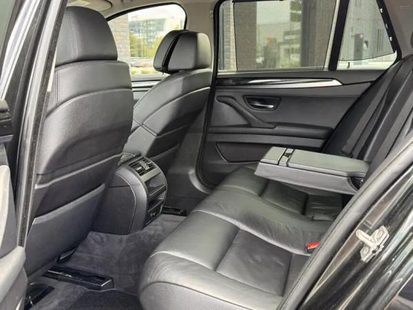 Black BMW 530 2010 in Riga, with an engine capacity of 3.00 L and mileage of 325 thousand km for 9900 €, photo 9 on AUTOMOTO.COM.LV