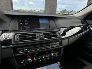 Black BMW 530 2010 in Riga, with an engine capacity of 3.00 L and mileage of 325 thousand km for 9900 €, photo 11 on AUTOMOTO.COM.LV