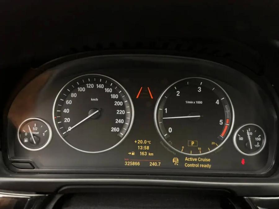 Black BMW 530 2010 in Riga, with an engine capacity of 3.00 L and mileage of 325 thousand km for 9900 €, photo 14 on AUTOMOTO.COM.LV