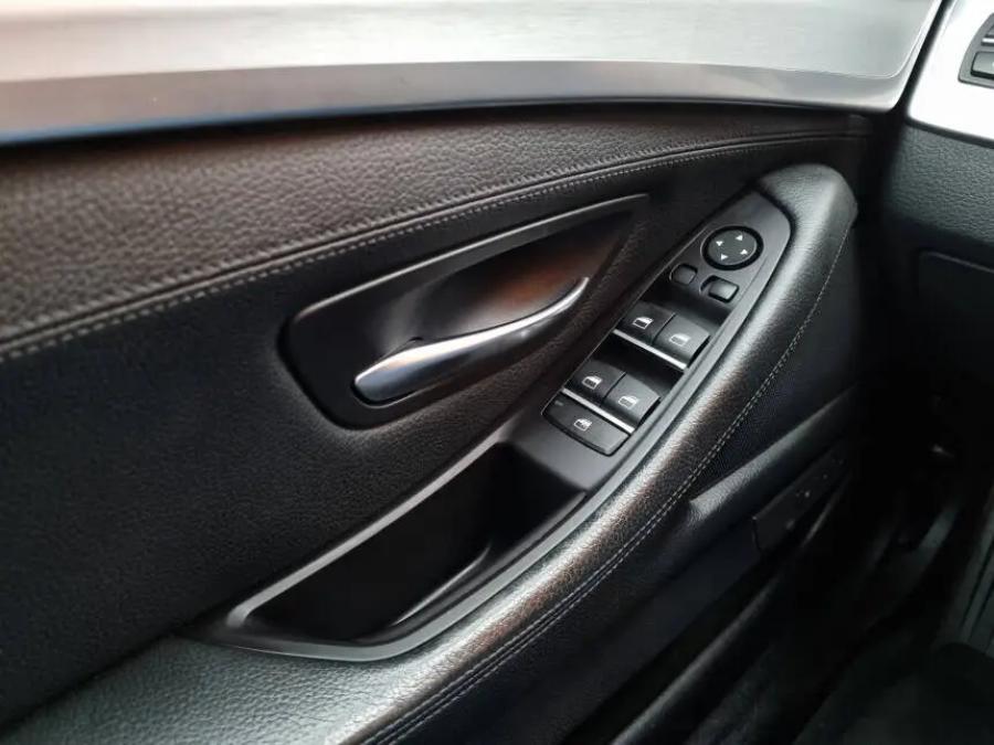 Melns BMW 530 2010 Jēkabpils, ar dzinēja tilpumu 3.00 L un nobraukumu 271 tūkst. km par 10100 €, foto 32 vietnē AUTOMOTO.COM.LV