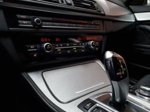 Melns BMW 530 2010 Jēkabpils, ar dzinēja tilpumu 3.00 L un nobraukumu 271 tūkst. km par 10100 €, foto 34 vietnē AUTOMOTO.COM.LV