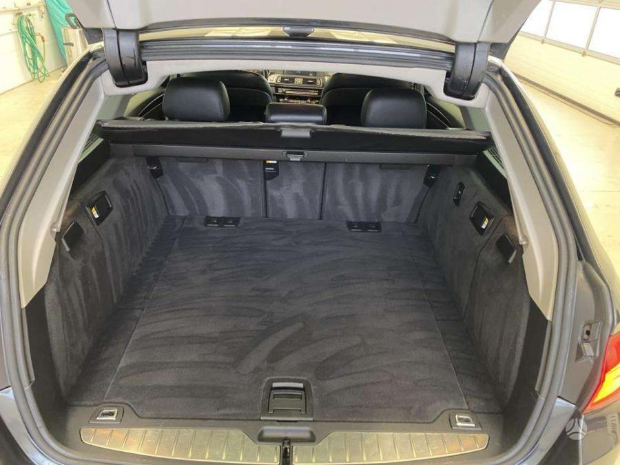 Black BMW 530 2010 in Radviliskis, with an engine capacity of 2.99 L and mileage of 359 thousand km for 6350 €, photo 12 on AUTOMOTO.COM.LV
