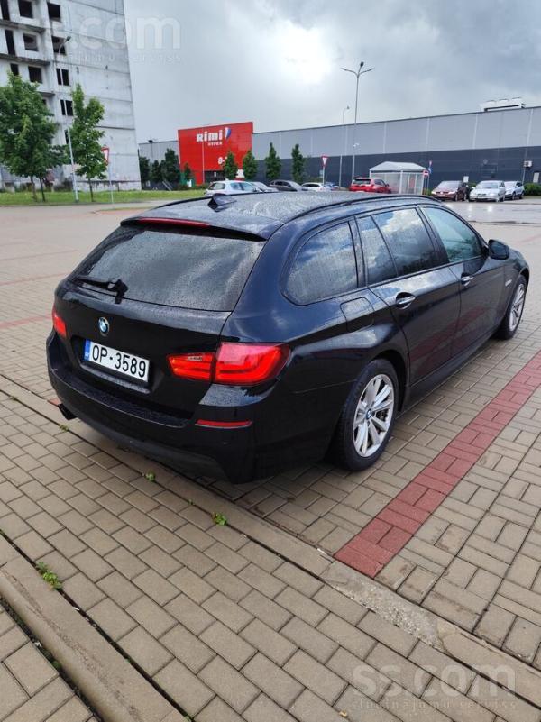 Black BMW 530 2010 in Jelgava, with an engine capacity of 3.00 L and mileage of 382 thousand km for 7900 €, photo 4 on AUTOMOTO.COM.LV