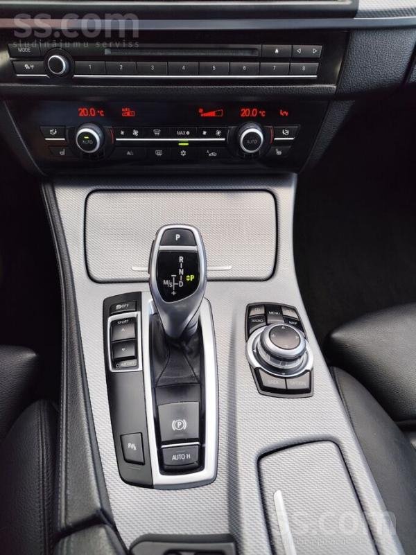 Black BMW 530 2010 in Jelgava, with an engine capacity of 3.00 L and mileage of 382 thousand km for 7900 €, photo 9 on AUTOMOTO.COM.LV