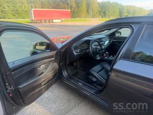 Black BMW 530 2010 in Riga, with an engine capacity of 3.00 L and mileage of 310 thousand km for 7250 €, photo 6 on AUTOMOTO.COM.LV