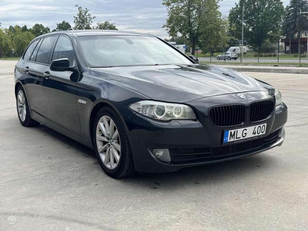 Black BMW 530 2010 in Panevezys, with an engine capacity of 2.99 L and mileage of 298 thousand km for 5300 €, photo 4 on AUTOMOTO.COM.LV