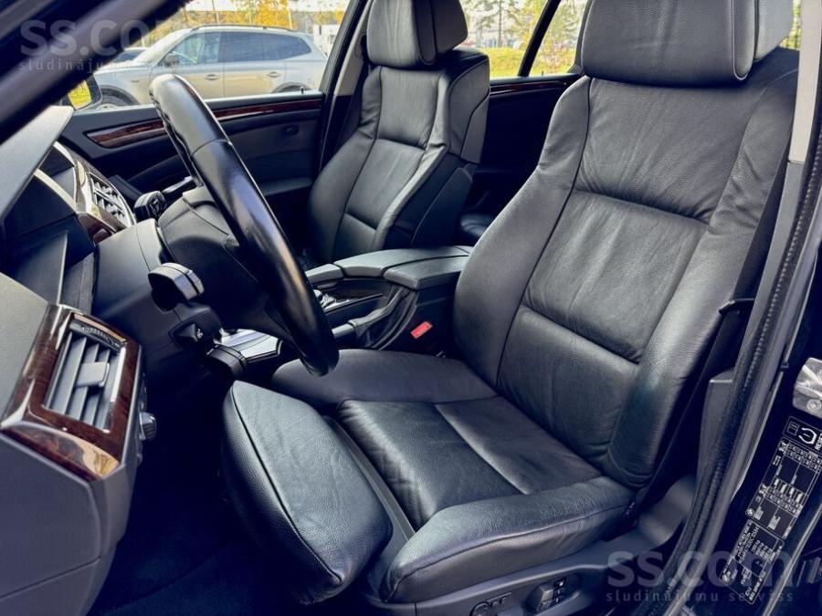 Black BMW 530 2010 in Riga, with an engine capacity of 3.00 L and mileage of 344 thousand km for 6480 €, photo 10 on AUTOMOTO.COM.LV