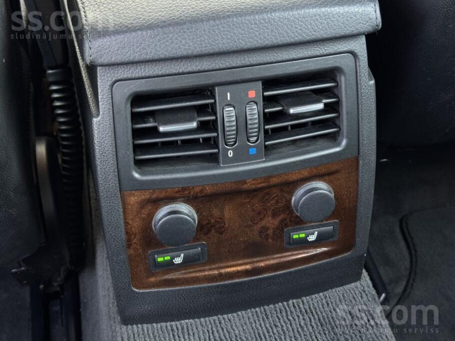 Black BMW 530 2010 in Riga, with an engine capacity of 3.00 L and mileage of 344 thousand km for 6480 €, photo 20 on AUTOMOTO.COM.LV