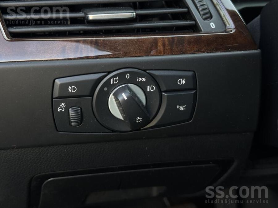 Black BMW 530 2010 in Riga, with an engine capacity of 3.00 L and mileage of 344 thousand km for 6480 €, photo 23 on AUTOMOTO.COM.LV