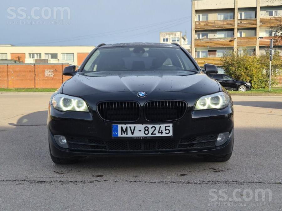 Black BMW 530 2011 in Riga, with an engine capacity of 3.00 L and mileage of 264 thousand km for 8500 €, photo 8 on AUTOMOTO.COM.LV