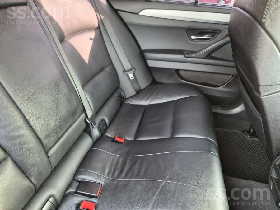Black BMW 530 2011 in Riga, with an engine capacity of 3.00 L and mileage of 264 thousand km for 8500 €, photo 13 on AUTOMOTO.COM.LV