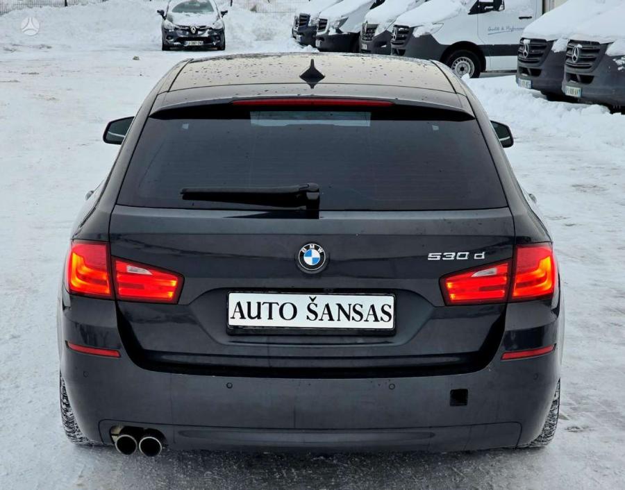 Melns BMW 530 2011 Tauragė, ar dzinēja tilpumu 2.99 L un nobraukumu 276 tūkst. km par 7250 €, foto 10 vietnē AUTOMOTO.COM.LV