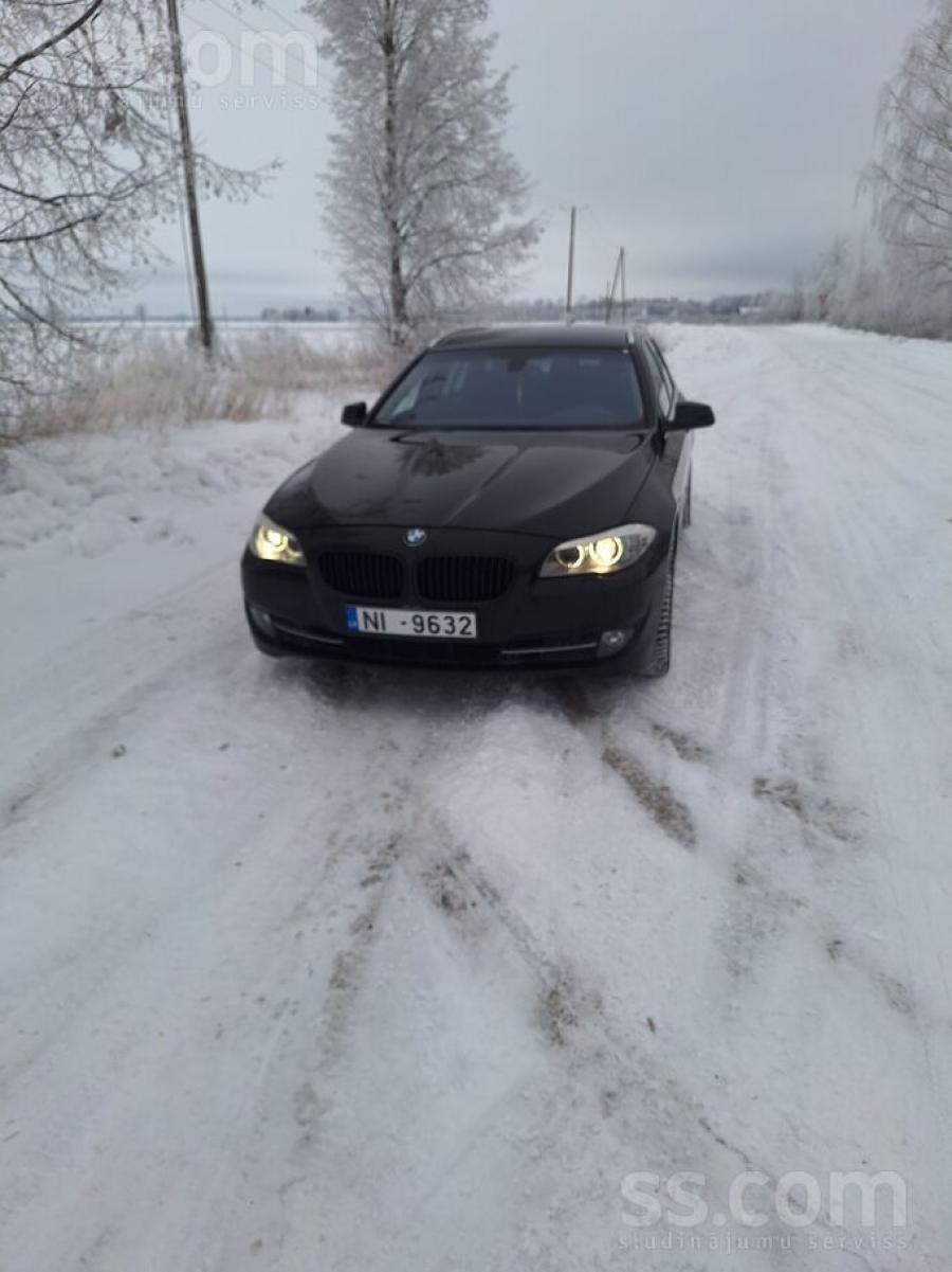 Black BMW 530 2011 in Bauska, with an engine capacity of 3.00 L and mileage of 348 thousand km for 9300 €, photo 5 on AUTOMOTO.COM.LV