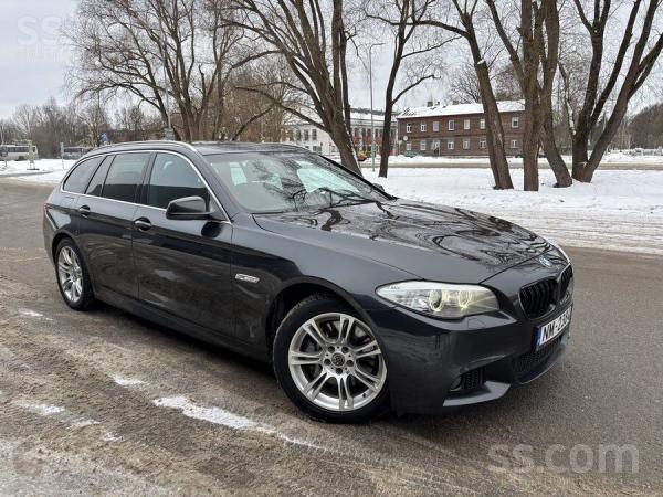 Black BMW 530 2011 in Riga, with an engine capacity of 3.00 L and mileage of 315 thousand km for 8450 €, photo 3 on AUTOMOTO.COM.LV