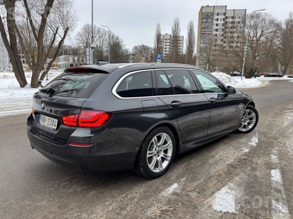 Black BMW 530 2011 in Riga, with an engine capacity of 3.00 L and mileage of 315 thousand km for 8450 €, photo 4 on AUTOMOTO.COM.LV