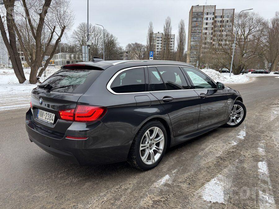 Black BMW 530 2011 in Riga, with an engine capacity of 3.00 L and mileage of 315 thousand km for 8450 €, photo 4 on AUTOMOTO.COM.LV