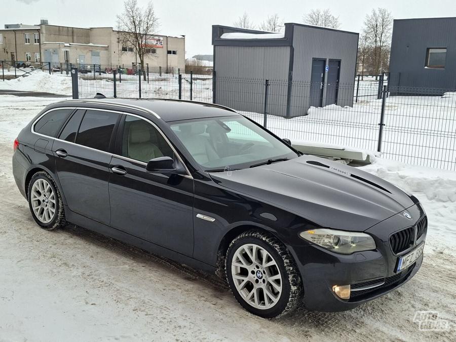 Black BMW 530 2011 in Silute, with an engine capacity of 3.00 L and mileage of 360 thousand km for 5900 €, photo 2 on AUTOMOTO.COM.LV