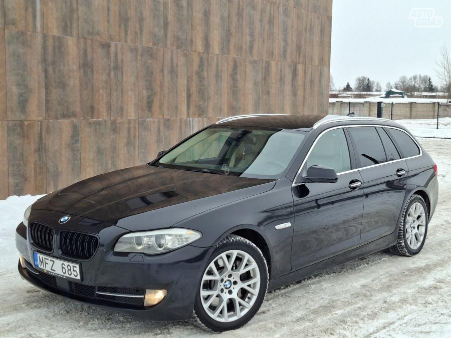 Black BMW 530 2011 in Silute, with an engine capacity of 3.00 L and mileage of 360 thousand km for 5900 €, photo 8 on AUTOMOTO.COM.LV