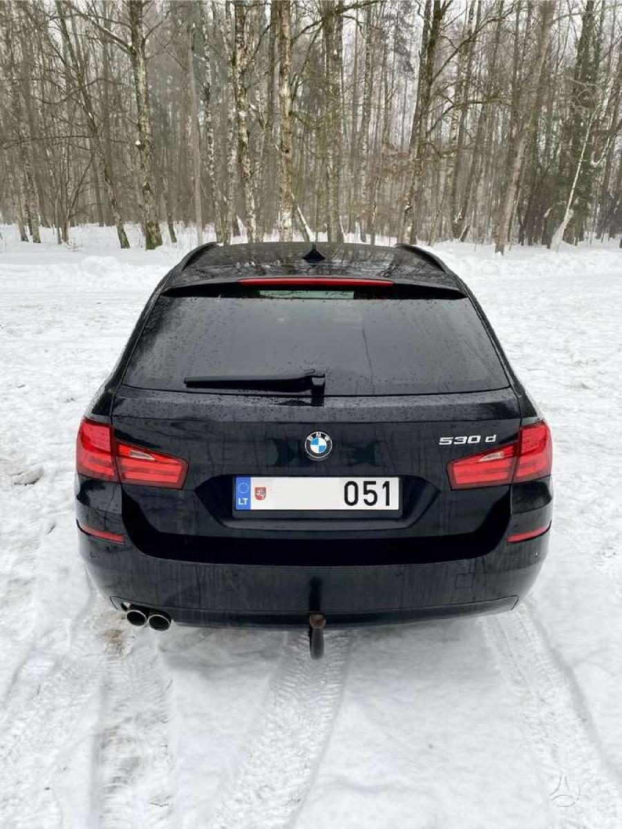 Black BMW 530 2011 in Pasvalys, with an engine capacity of 2.99 L and mileage of 290 thousand km for 8500 €, photo 4 on AUTOMOTO.COM.LV