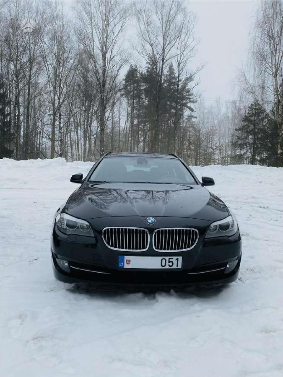 Black BMW 530 2011 in Pasvalys, with an engine capacity of 2.99 L and mileage of 290 thousand km for 8500 €, photo 7 on AUTOMOTO.COM.LV