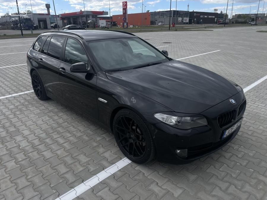 Black BMW 530 2011 in Taurage, with an engine capacity of 3.00 L and mileage of 293 thousand km for 6800 €, photo 1 on AUTOMOTO.COM.LV